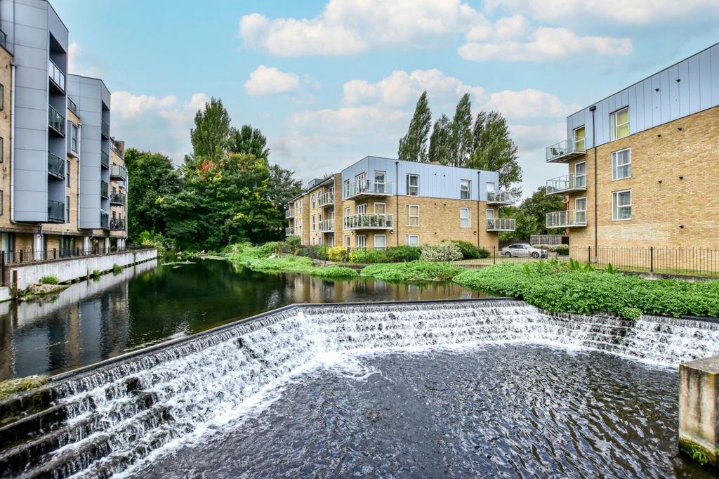 The Embankment, Nash Mills Wharf, HP3 2 bed flat - £325,000