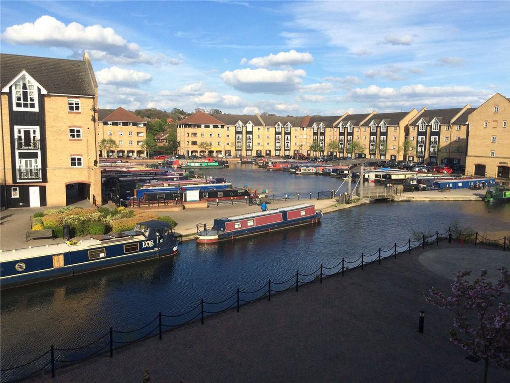 The Embankment, Nash Mills Wharf, HP3 2 bed property - £1,995 pcm (£460 pw)