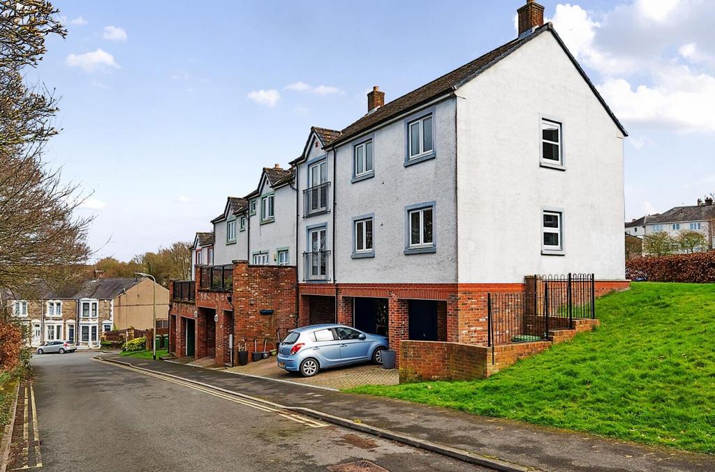 Infirmary Road, Workington CA14 2 bed flat - £725 pcm (£167 pw)