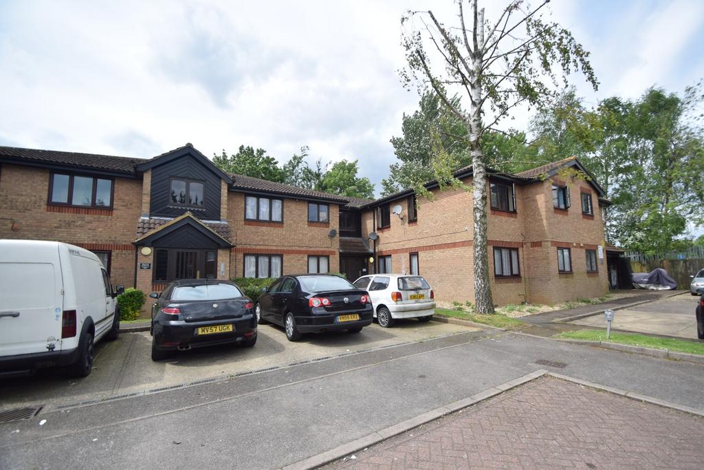 Rodeheath, Luton, Bedfordshire, LU4 9XH 1 bed apartment - £850 pcm (£ ...