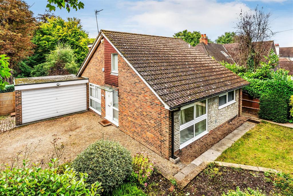 ERMYN WAY, LEATHERHEAD, KT22 4 bed detached house for sale - £799,000