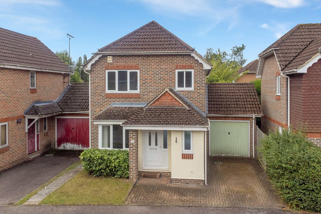 Burlington Close, Pinner HA5 3 bed detached house - £695,000