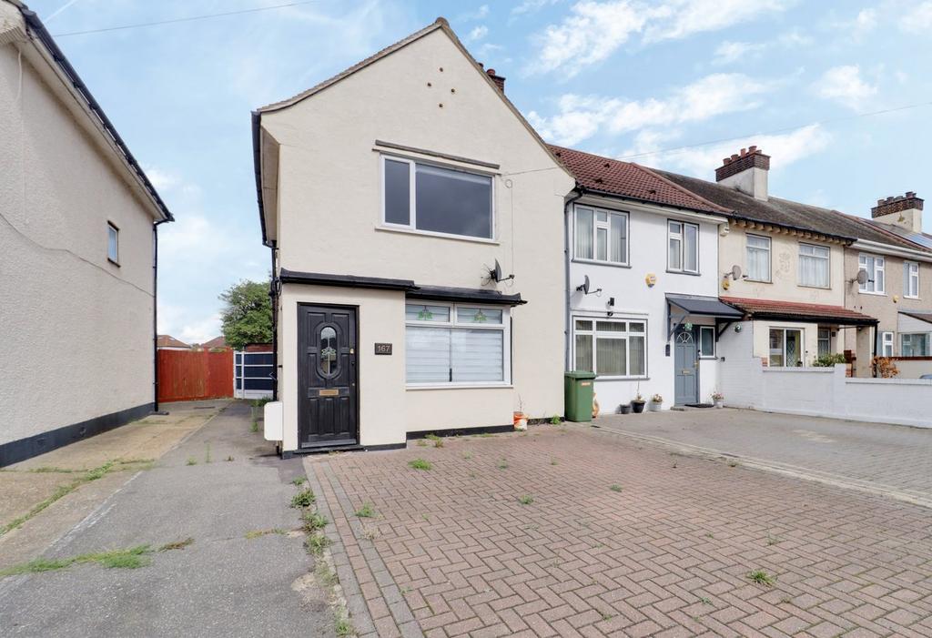 Wennington Road, Rainham RM13 3 bed end of terrace house - £425,000