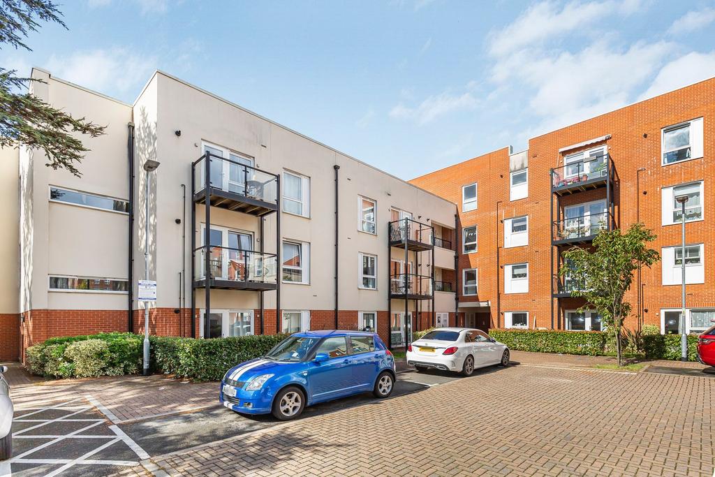 Magnolia House Spelthorne Grove... 1 bed ground floor flat - £90,000
