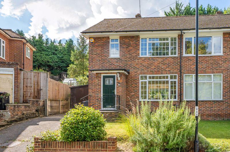 Barn Crescent, Riddlesdown, Purley 3 bed semi-detached house for sale ...
