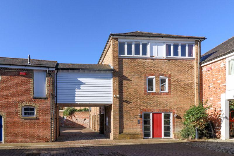 St. Stephens Fields, Canterbury CT2 2 bed apartment - £325,000