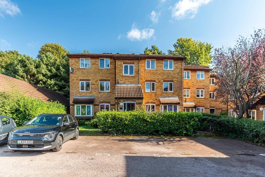 London N11 2 bed apartment - £1,500 pcm (£346 pw)