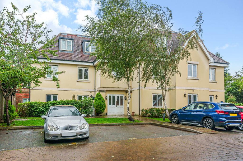 Whareatea Court, Bishop`s Stortford CM23 2 bed apartment - £1,400 pcm ...