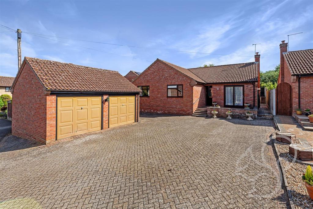 Springfield Road, Sudbury 3 bed detached bungalow - £425,000