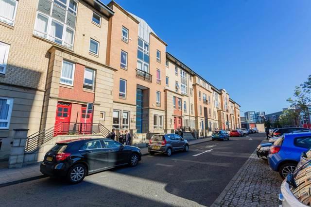 Errol Gardens, New Gorbals, Glasgow... 2 bed flat - £1,000 pcm (£231 pw)