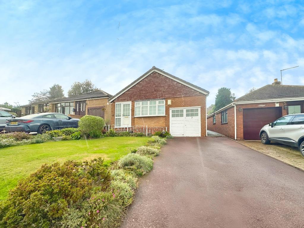 Windermere Place, Cannock WS11 3 bed detached bungalow for sale - £265,000