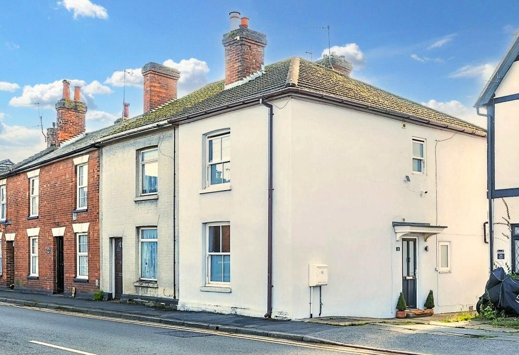 Meadrow, Godalming, Surrey, GU7 3 bed end of terrace house - £500,000