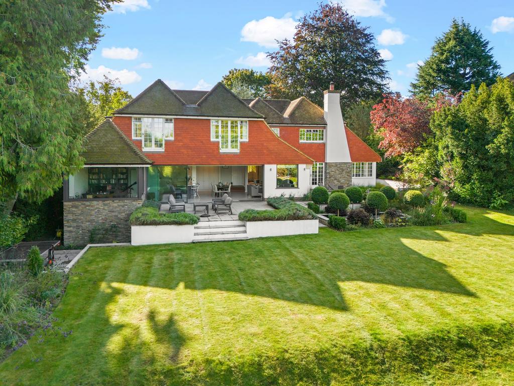 The Mount, Fetcham, KT22 5 bed detached house - £2,350,000