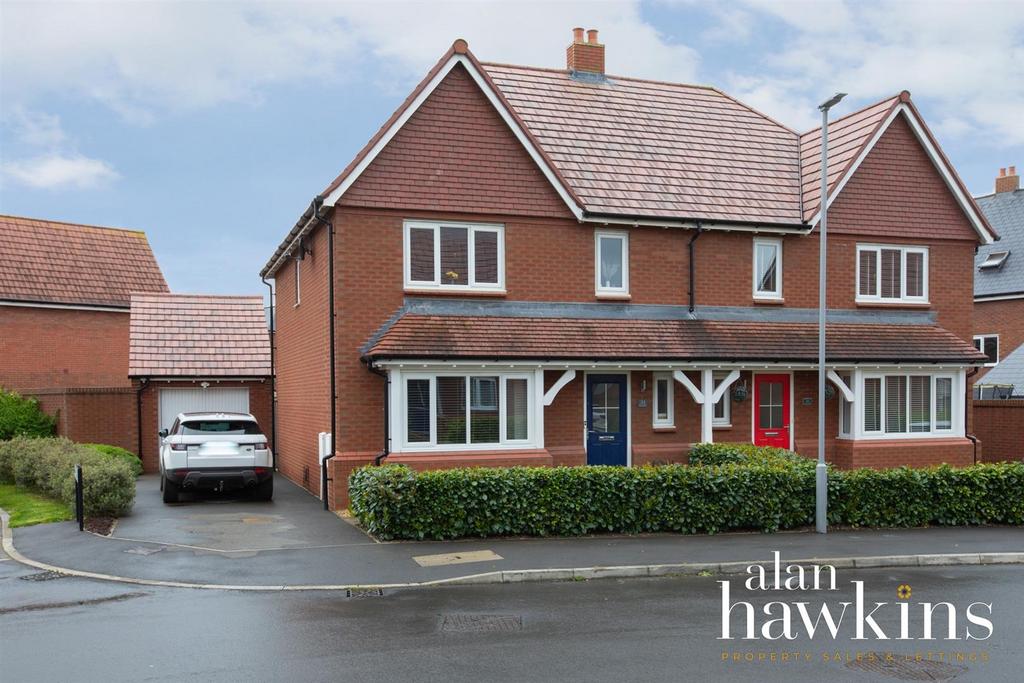 Mackmurdo Avenue, Tadpole Garden... 4 bed semi-detached house - £399,995