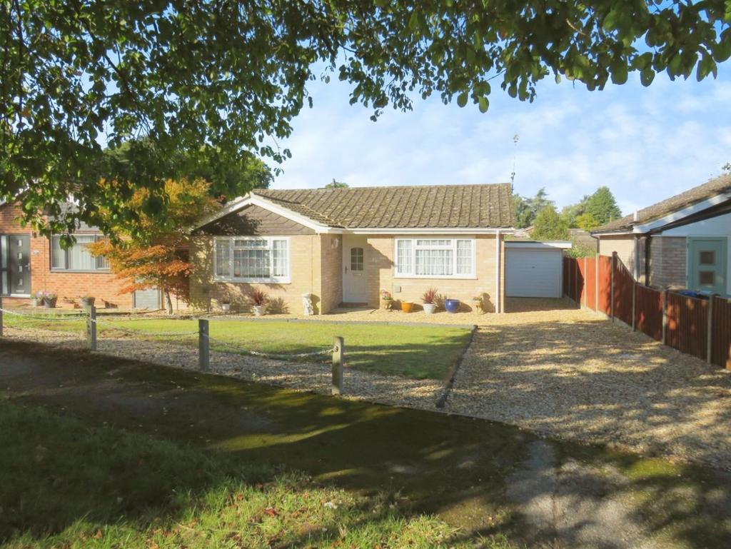 Robin Walk, Brandon IP27 2 bed detached bungalow - £250,000
