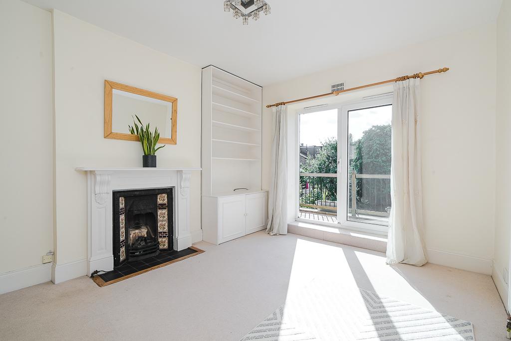 Rocks Lane 2 bed flat - £575,000