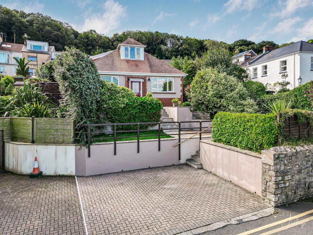 Westbourne Place, Mumbles, Swansea 3 bed detached house - £525,000