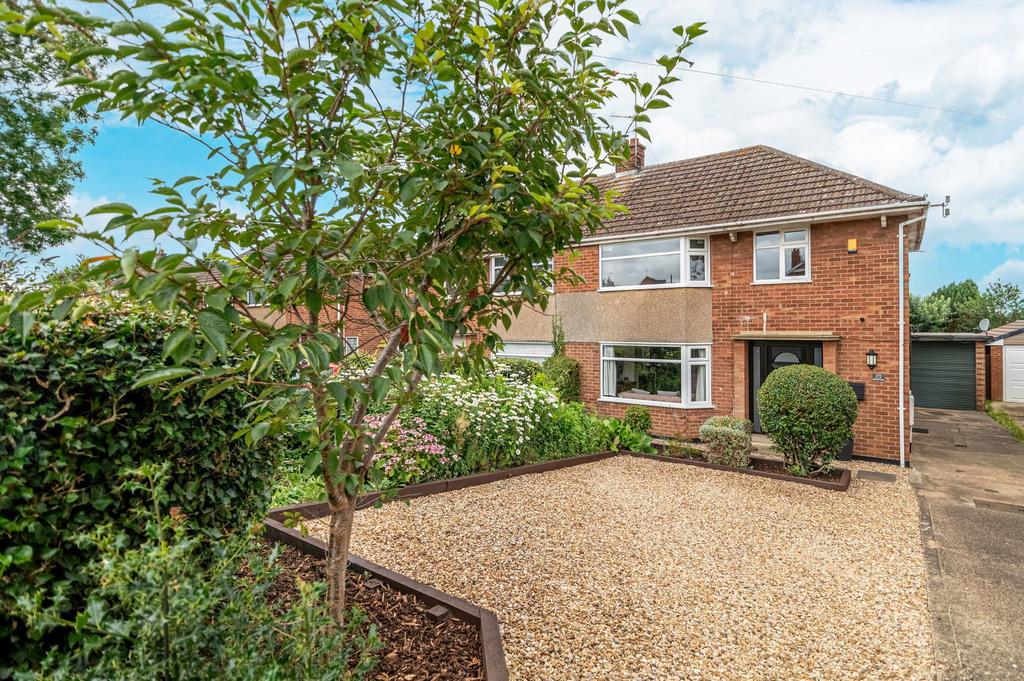 Polwell Lane, Kettering NN15 3 bed semi-detached house - £325,000