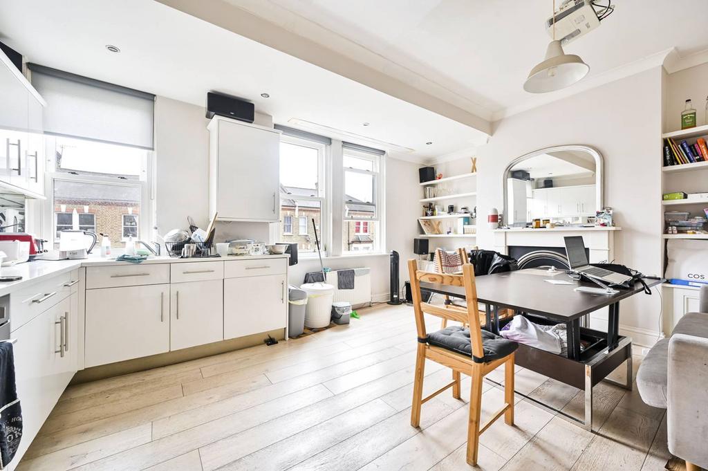 Fermoy Road, Maida Hill, London, W9 3 bed flat for sale - £675,000