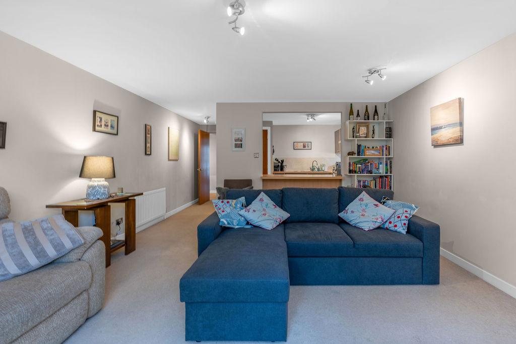 Valleyfield Street, Tollcross... 3 bed flat - £1,850 pcm (£427 pw)