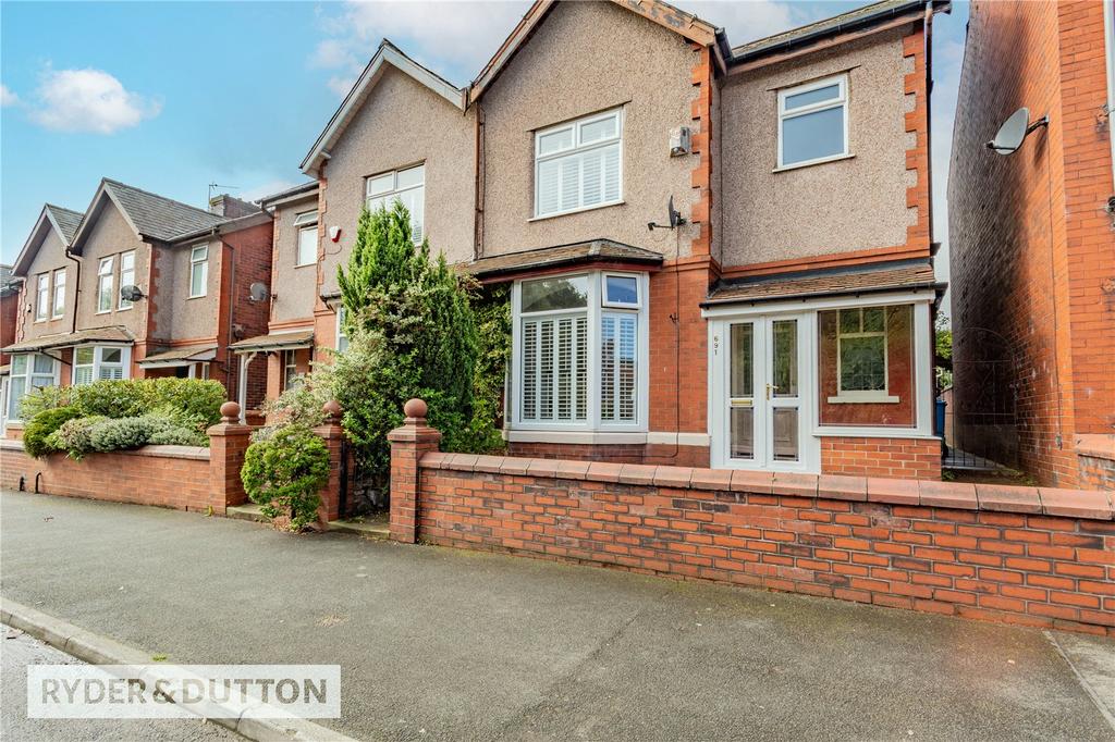 Rochdale Road, Royton, Oldham... 3 bed semi-detached house - £299,950