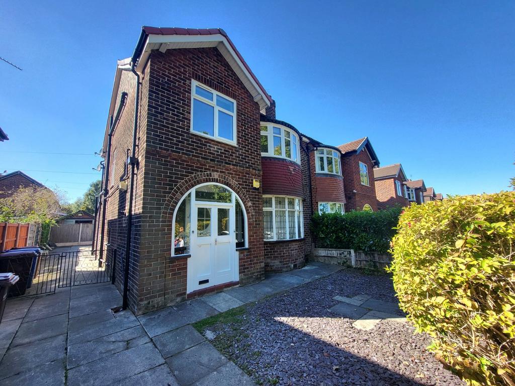 Tatton Road North, Heaton Moor... 3 bed flat - £1,200 pcm (£277 pw)