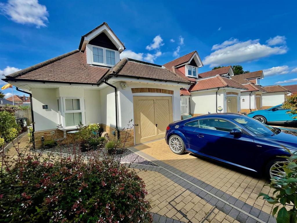 Stour Gardens, Bournemouth 3 bed detached house - £465,000