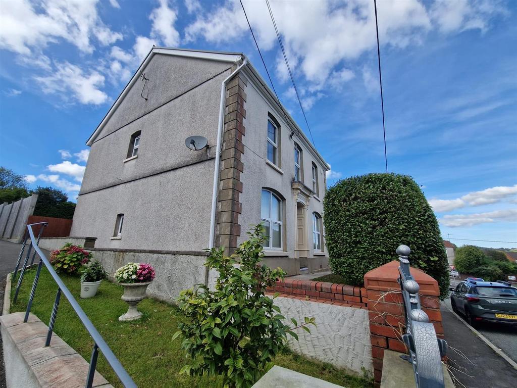 1 Bronallt RoadHendyPontardulais 4 bed detached house - £1,250 pcm (£ ...
