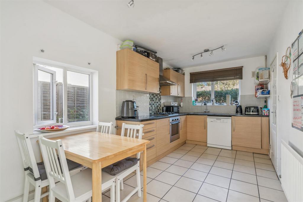 Shephall View, Stevenage SG1 2 bed house - £300,000