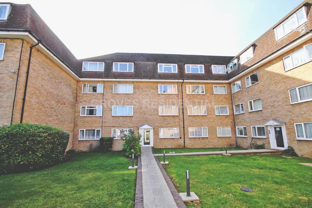 Charter Court, New Malden 2 bed flat - £1,750 pcm (£404 pw)