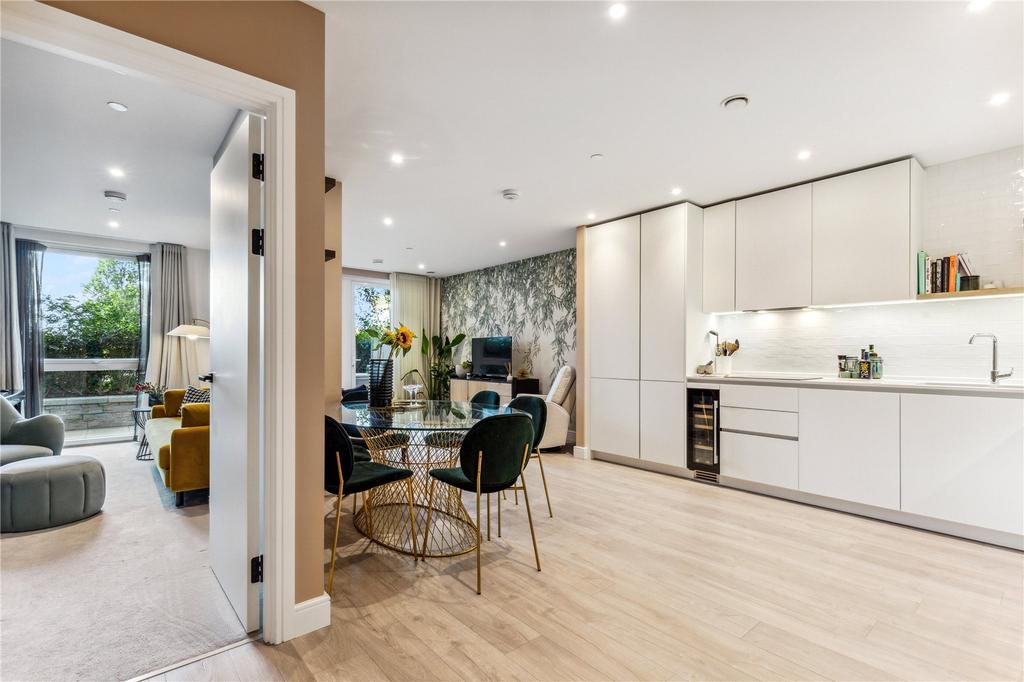 Lavey House, 10 Belgrave Road... 3 bed apartment - £3,000 pcm (£692 pw)