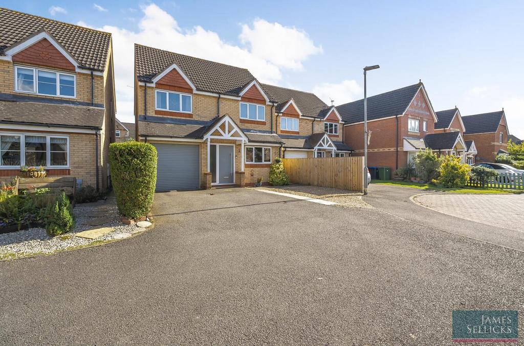 Thatch Meadow Drive, Market Harborough 4 bed detached house - £400,000