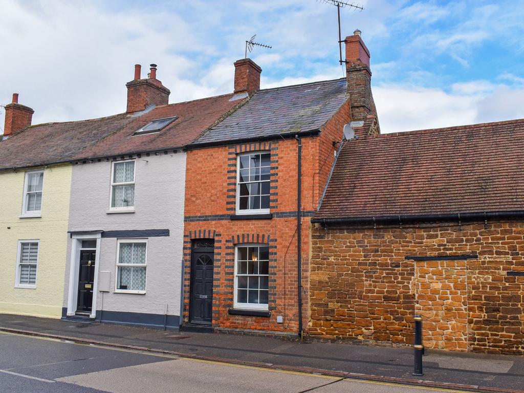 Watling Street East, Towcester, NN12 2 bed terraced house - £220,000