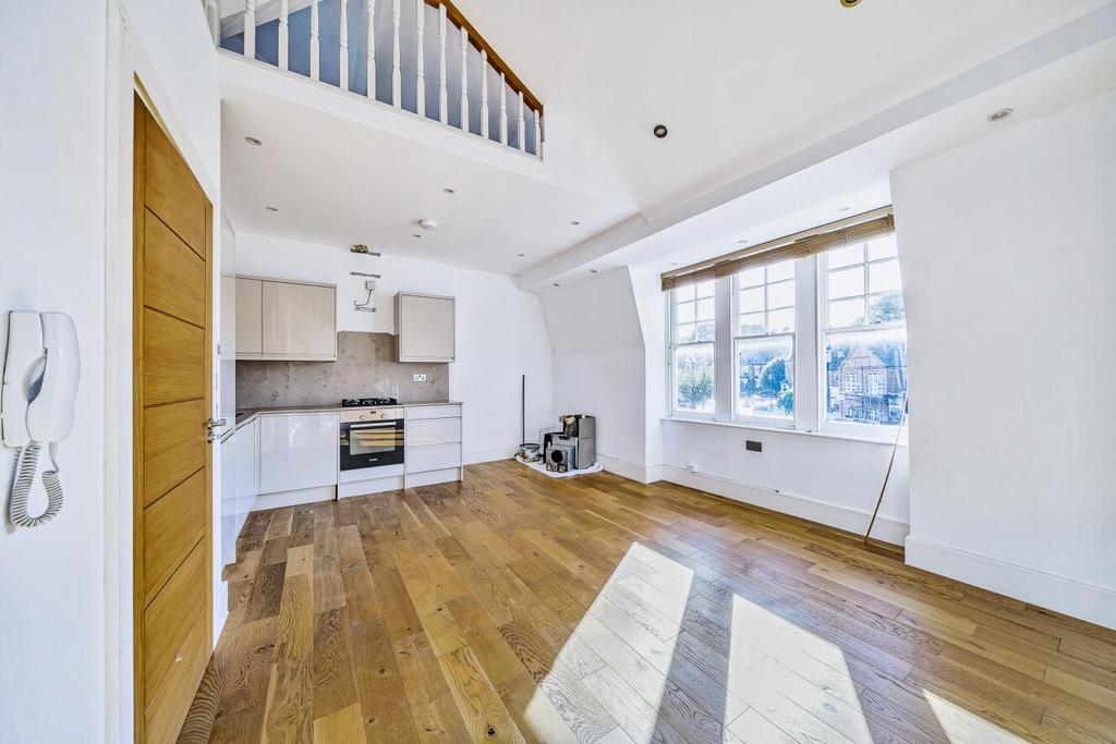 Milton Park, Highgate 2 bed flat - £615,000