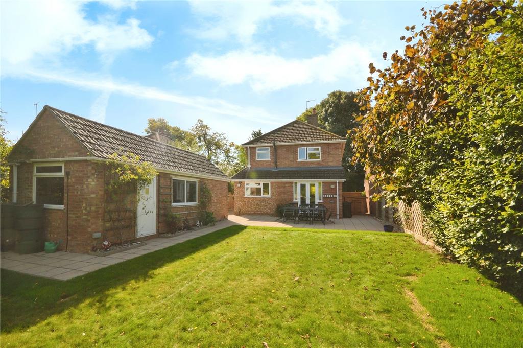 Stourdale Close, Lawford... 3 bed detached house - £450,000