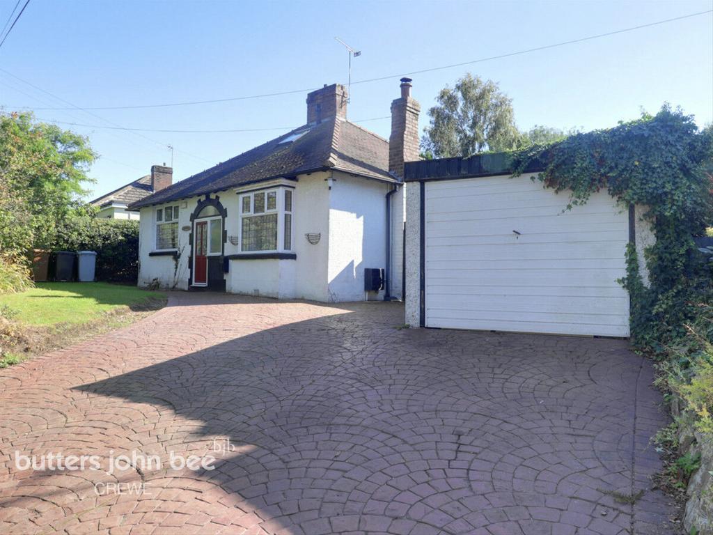Fields Road, Haslington, Crewe 2 bed detached bungalow - £162,000