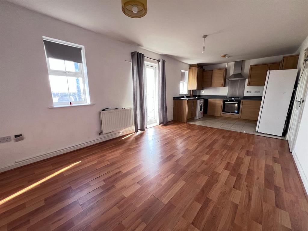 Piper Way, Seven Kings 1 bed flat - £180,000