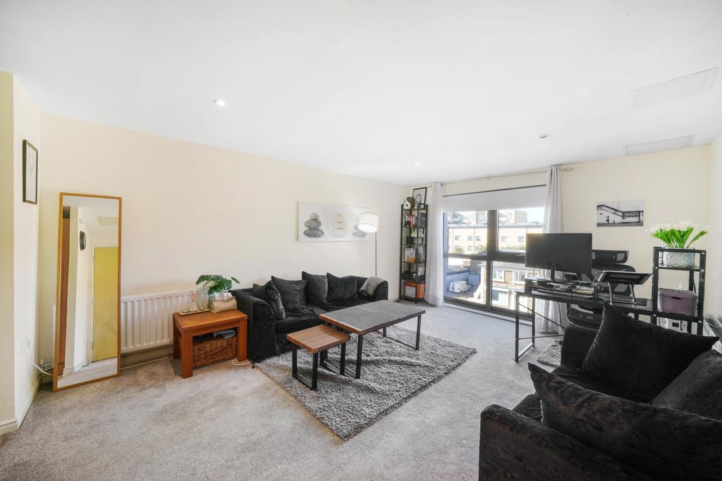 Mannock Close, London 1 bed flat - £300,000