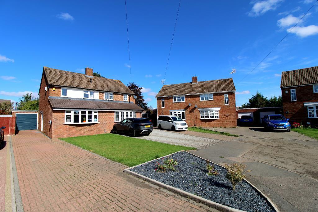 Newnham Close, Vauxhall Park, Luton... 2 bed semi-detached house - £310,000