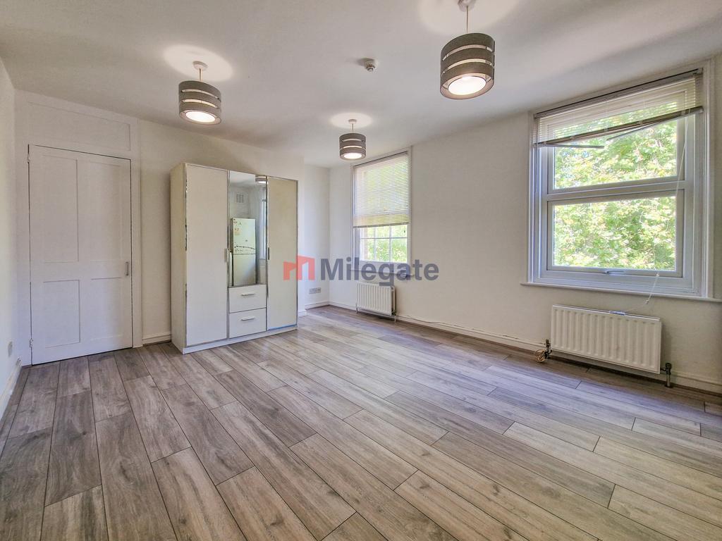 Bazely Street, London E14 1 bed flat - £1,650 pcm (£381 pw)