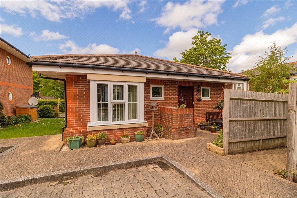 Shilling Close, Tilehurst, Reading 2 bed bungalow - £350,000
