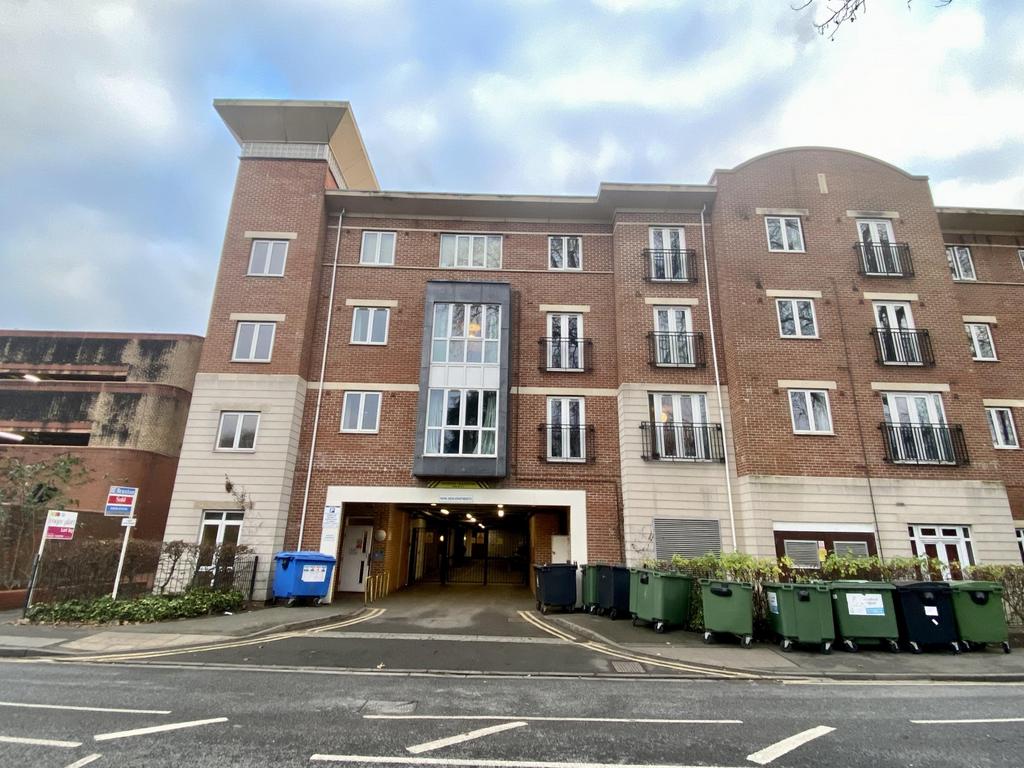 Park View, Maidenhead SL6 2 bed property - £1,400 pcm (£323 pw)