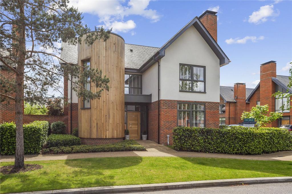 Calton Close, Longcross, Chertsey... 4 bed detached house - £1,095,000