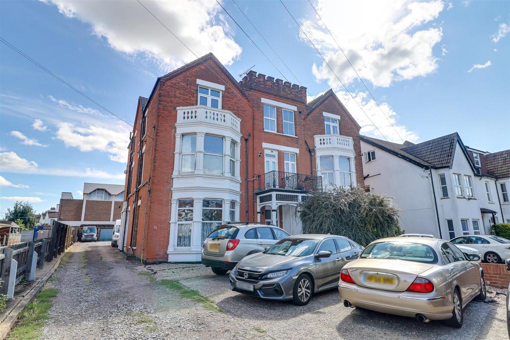 Crowstone Road, Westcliff-On-Sea SS0 2 bed flat - £250,000
