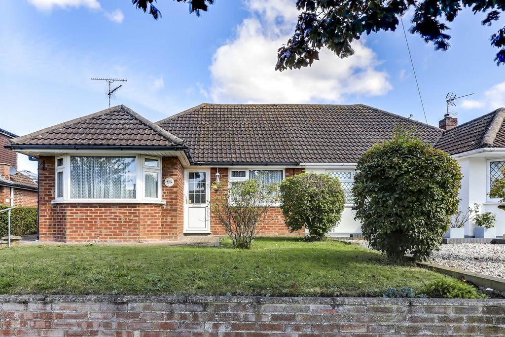 Cannons Close, Bishop's Stortford CM23 2 bed semi-detached bungalow - £ ...