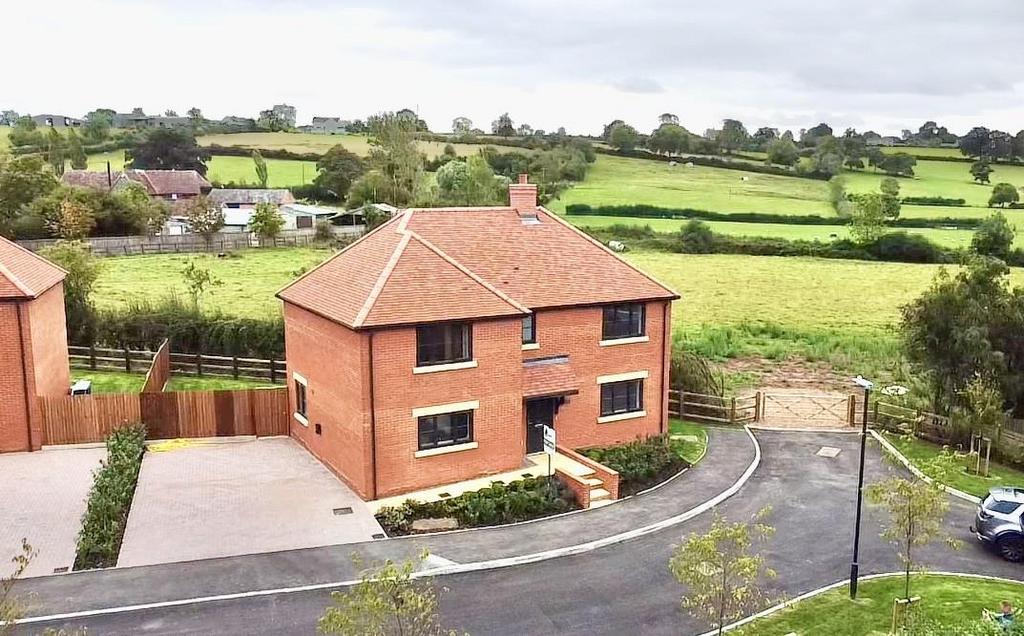 Chapel End, Hartpury GL19 4 bed detached house for sale - £575,000