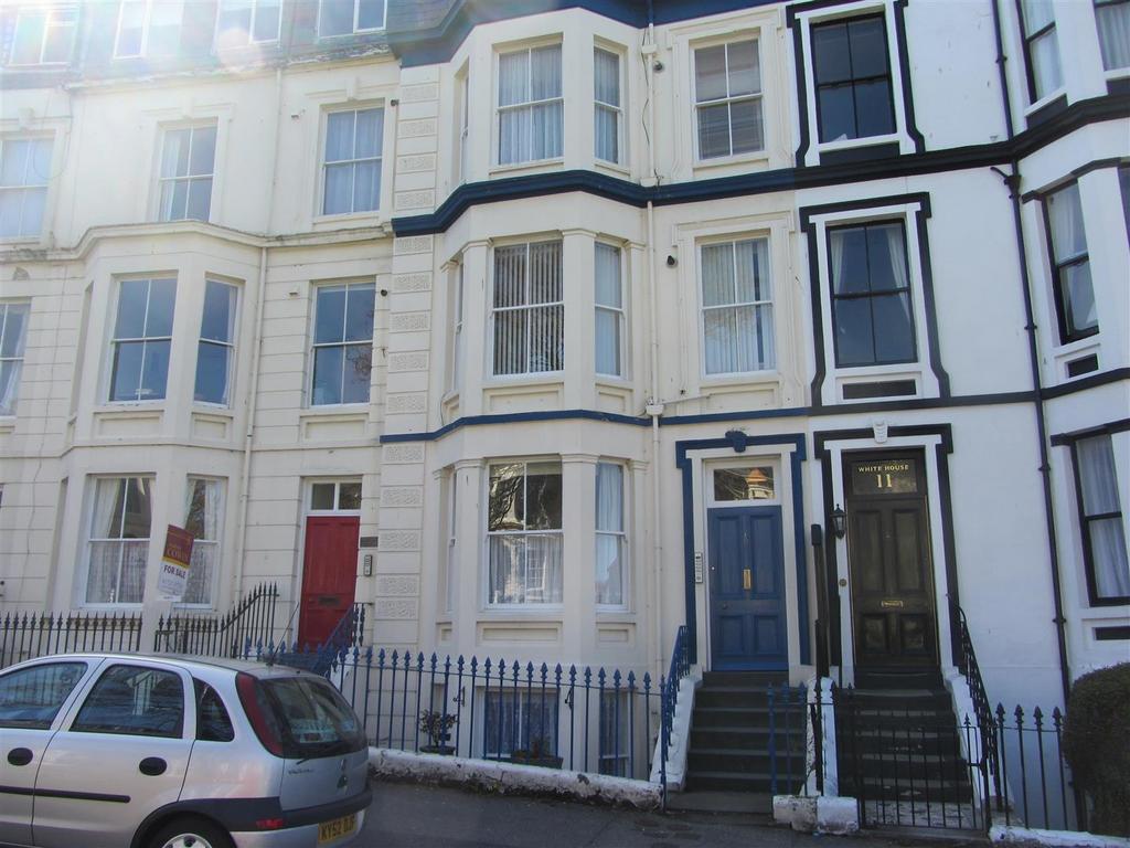 Crown Crescent, Scarborough 1 bed apartment - £525 pcm (£121 pw)