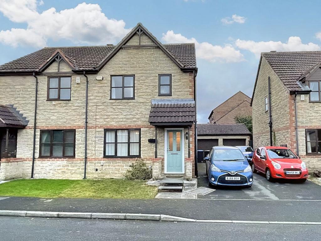 Mackintosh Court, Gilesgate, Durham... 3 bed semi-detached house - £200,000