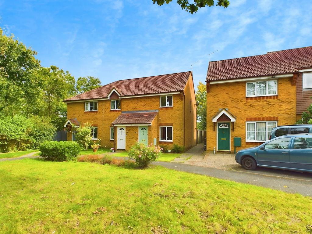 Ropeland Way, Horsham RH12 2 bed end of terrace house - £360,000