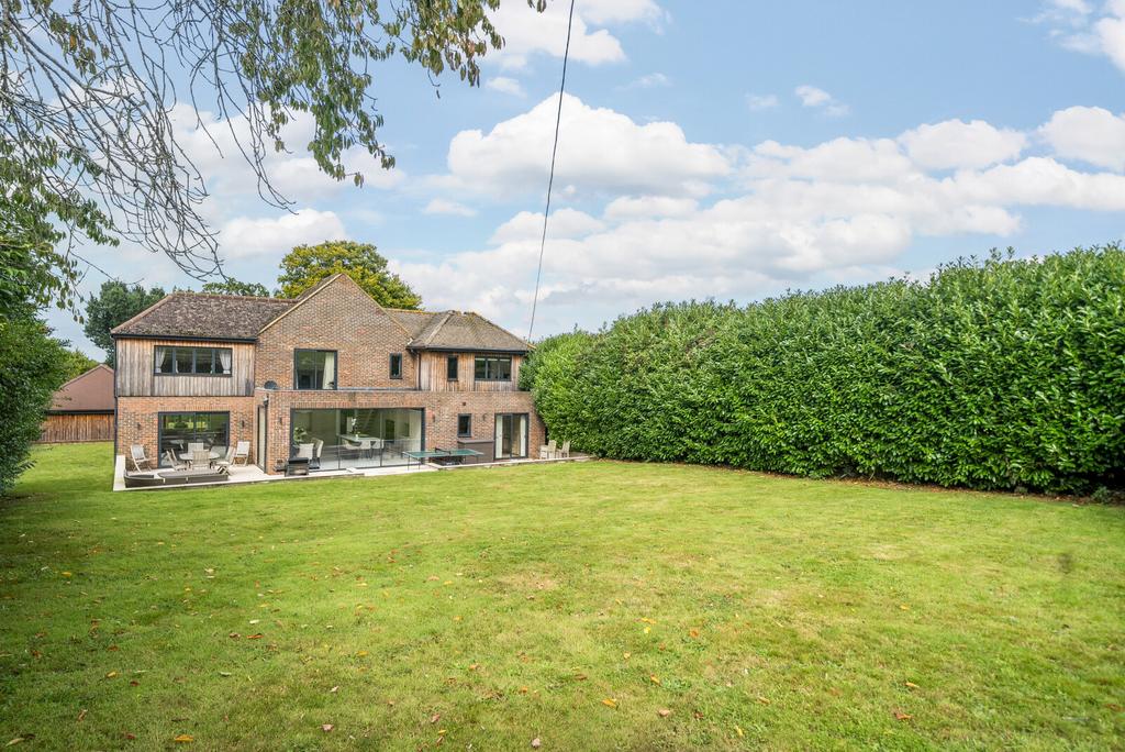 Churt Road, Churt, Farnham, GU10 5 bed detached house for sale - £1,400,000